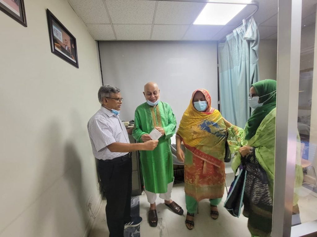 Mr Nauman Handed Over a Cheque to President HFRF – HFRF